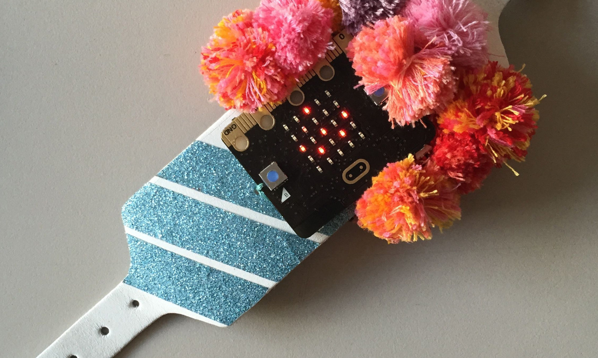 Microbit, textiles y electrónica – Aula STEAM